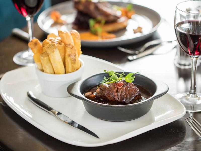 Whistles Bar And Restaurant Stormont – TTXMT